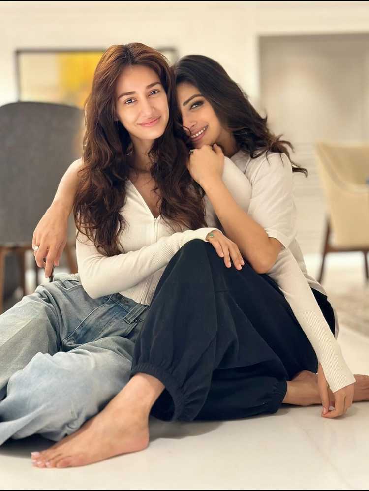 Besties Disha Patani and Mouni Roy twin in style!